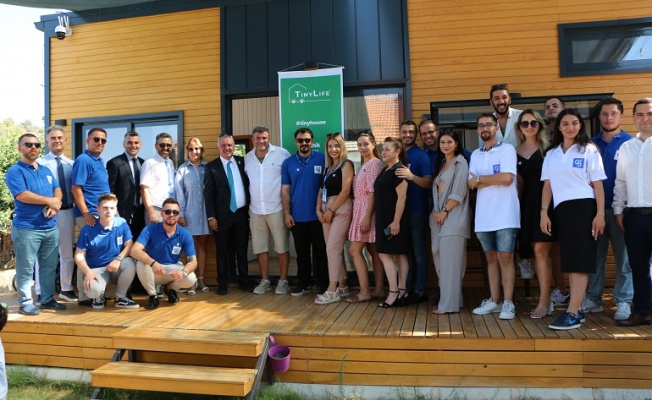 İzmir Güzelbahçe de renkli açılış - MagazinSortie.com İzmir Güzelbahçe de renkli açılış - MagazinSortie.com