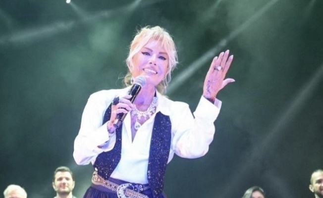 Semiramis Pekkan 53 yıl sonra sahnelere geri döndü - MagazinSortie.com