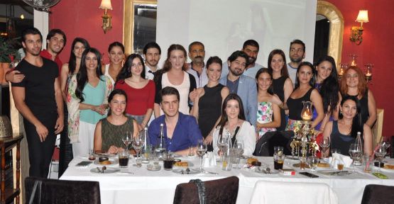 Gözde Mukavelat iftar yemeği verdi - MagazinSortie.com Gözde Mukavelat iftar yemeği verdi - MagazinSortie.com