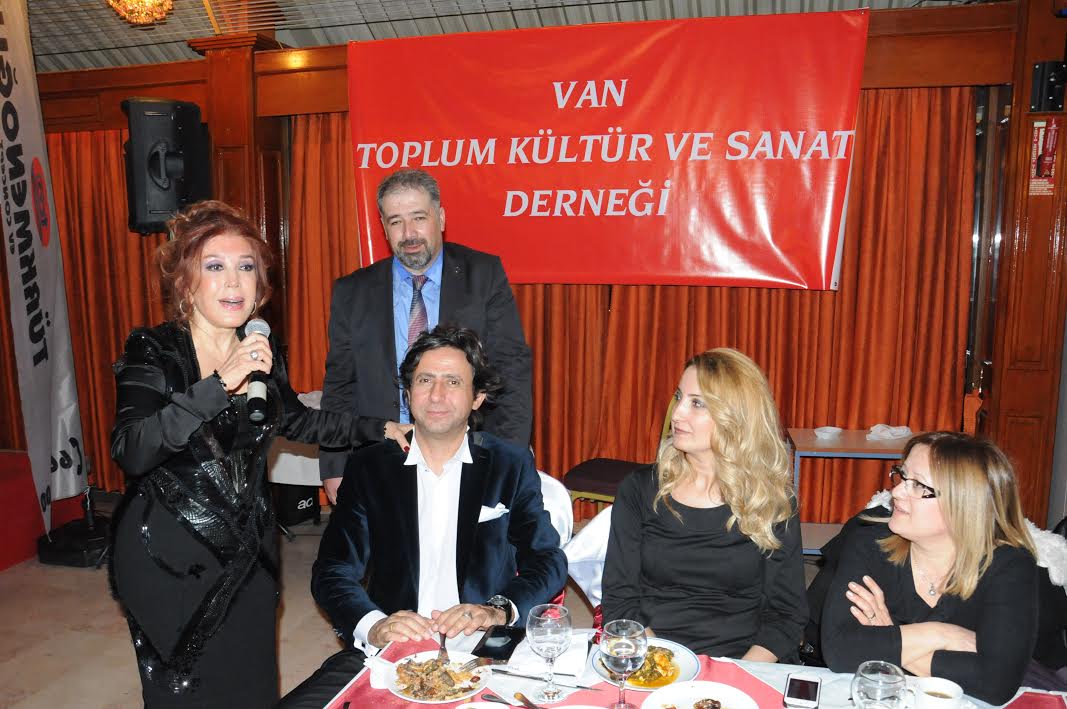 Samime Sanay Vanlıları Coşturdu - MagazinSortie.com